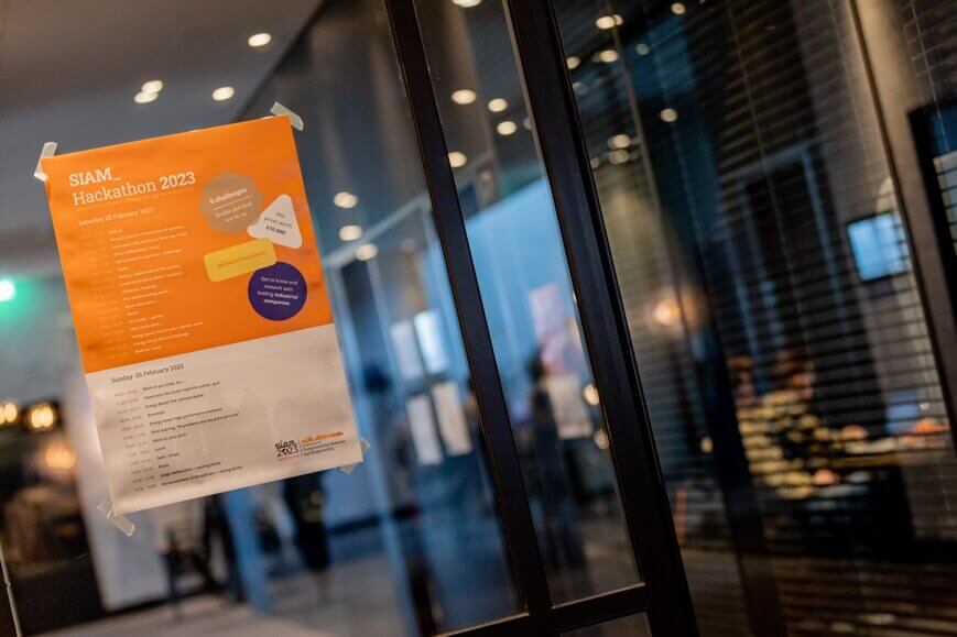 Ontwerp de perfecte hackathon flyer | Tips & inspiratie